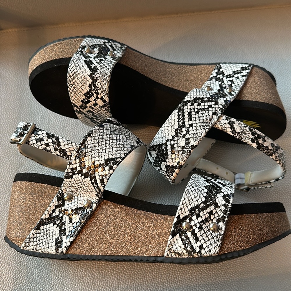 Volatile New Sandals, Black & White Snakeskin, Very C… - Gem